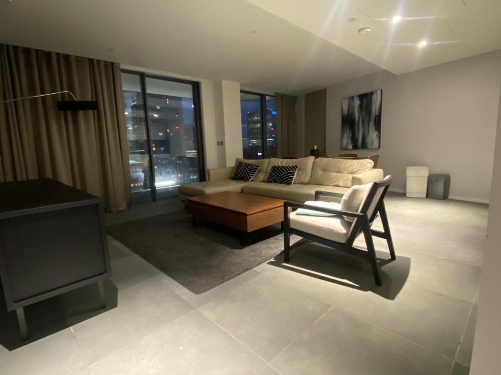 Dollar Bay Point, 3 Dollar Bay Place, London, E14 3 bed apartment - £ ...