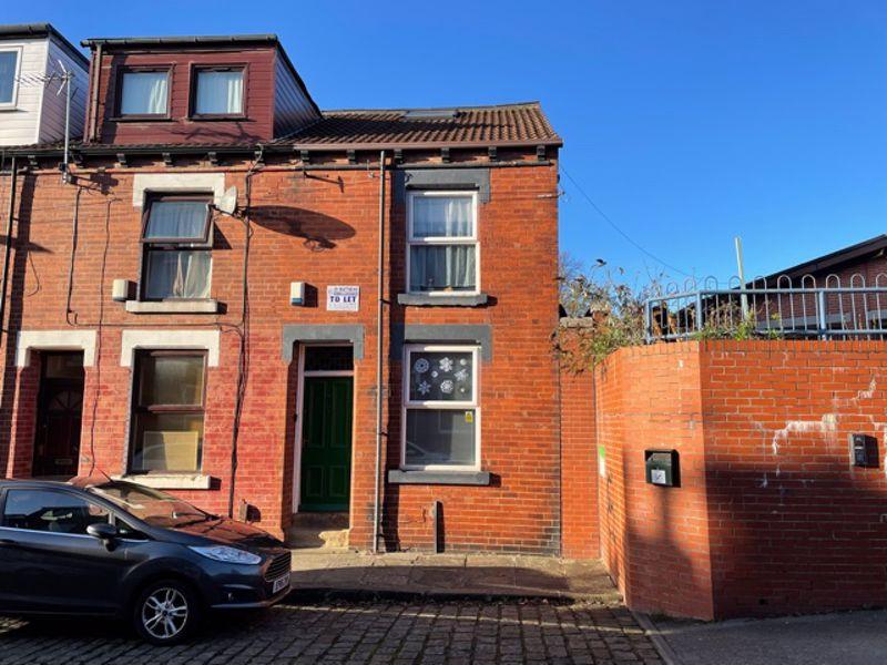 Welton Place, Leeds 3 bed terraced house - £250,000