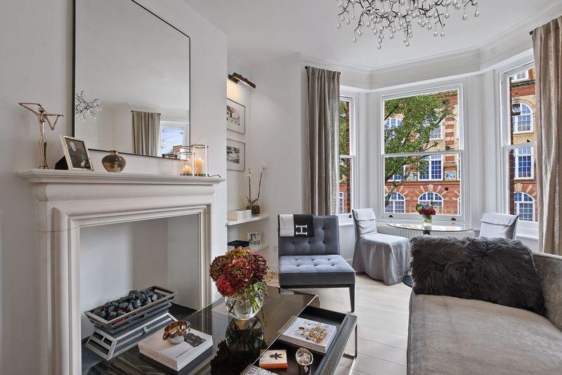 Essendine Road, Fully Refurbished /... 2 bed apartment - £775,950