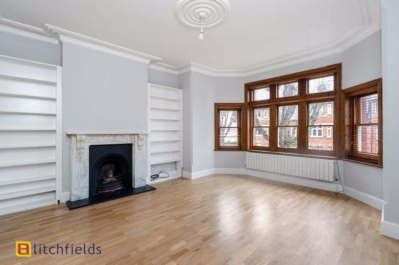 Crouch Hall Road, Crouch End, N8 3 bed triplex - £2,708 pcm (£625 pw)