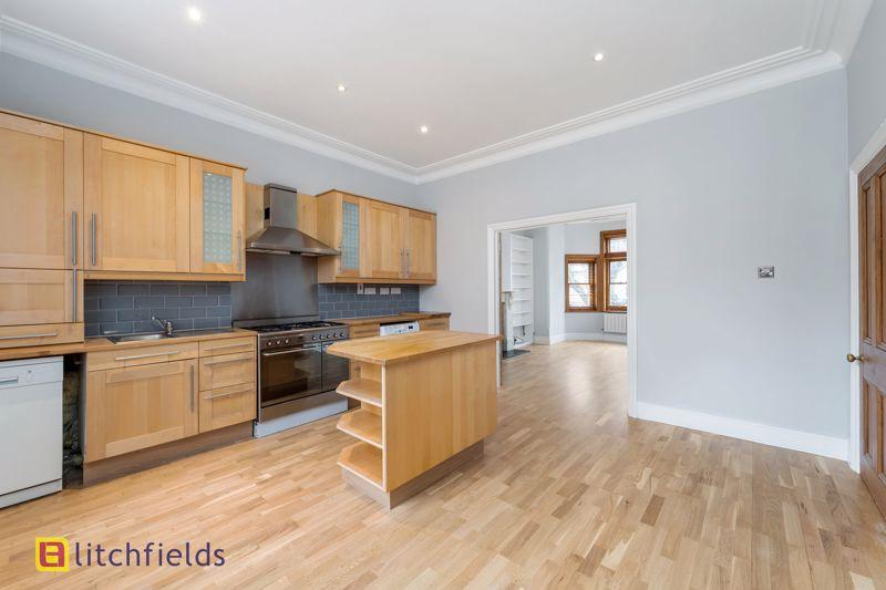 Crouch Hall Road, Crouch End, N8 3 bed triplex - £2,925 pcm (£675 pw)