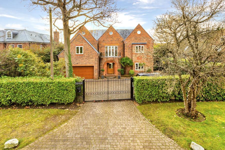 Wentworth Estate, Virginia Water 5 bed detached house - £3,500,000