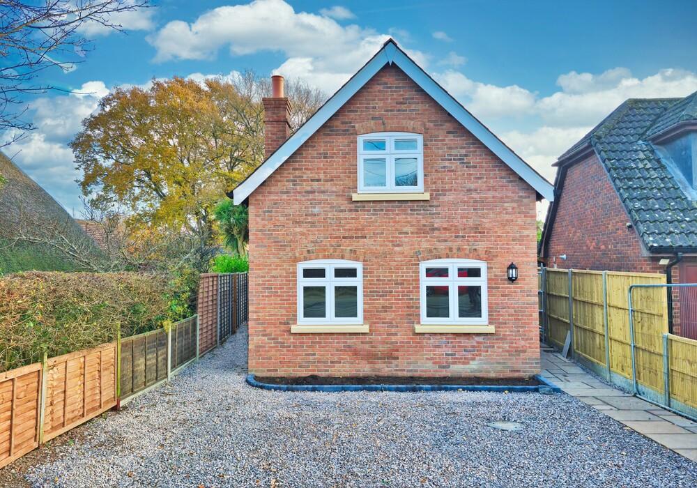 Calmore Road, Old Calmore, Southampton SO40 3 bed detached house - £475,000