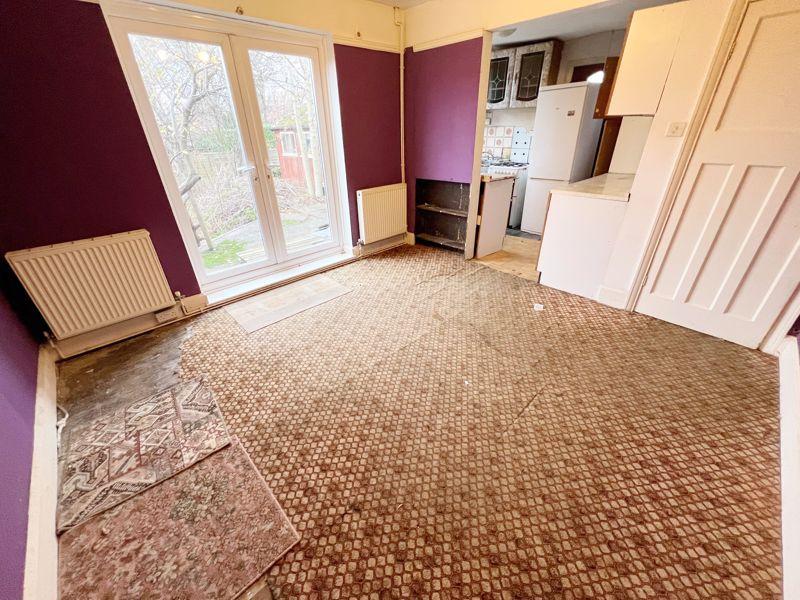New Beacon Road Grantham 3 Bed Semi Detached House £180 000