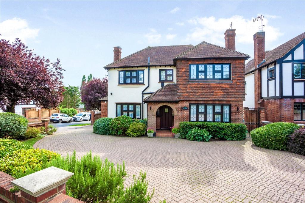 Vicarage Lane, Chigwell, Essex, IG7 5 bed detached house - £1,775,000