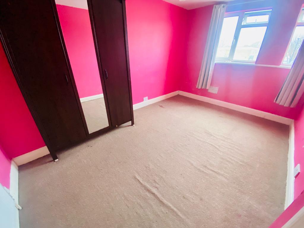 153 Church Road Northolt Greater London UB5 2 Bed Flat 1 200 Pcm 153-church-road-northolt-greater-london-ub5-2-bed-flat-1-200-pcm