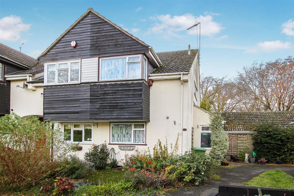Park Meadow, Doddinghurst, Brentwood 2 bed end of terrace house - £399,950