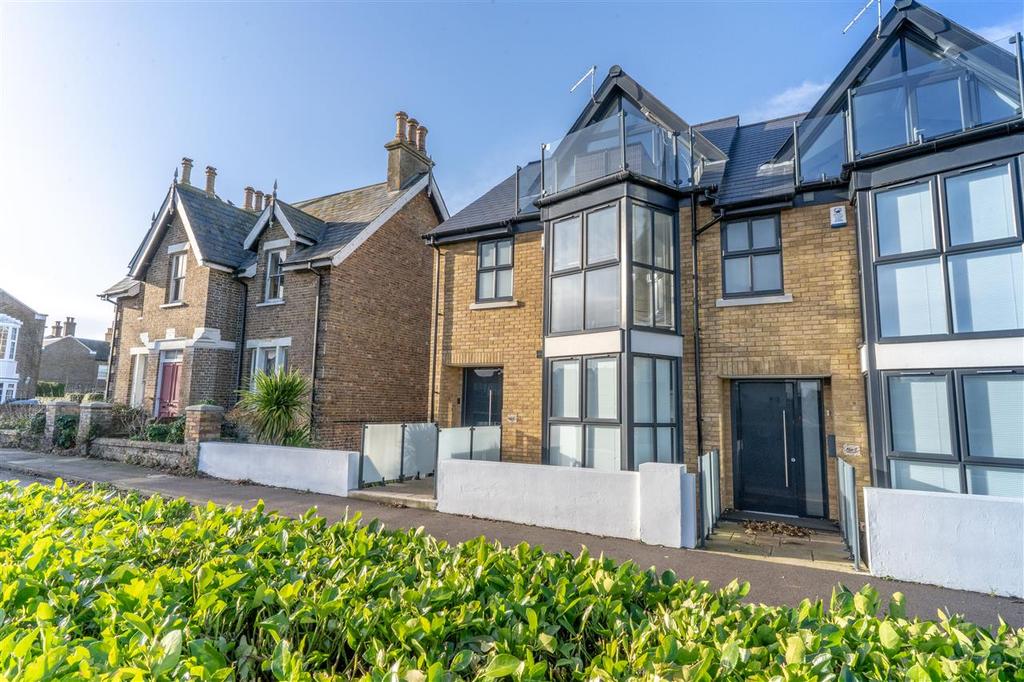 Sandy Villas, Old Boundary Road... 4 bed end of terrace house - £699,995