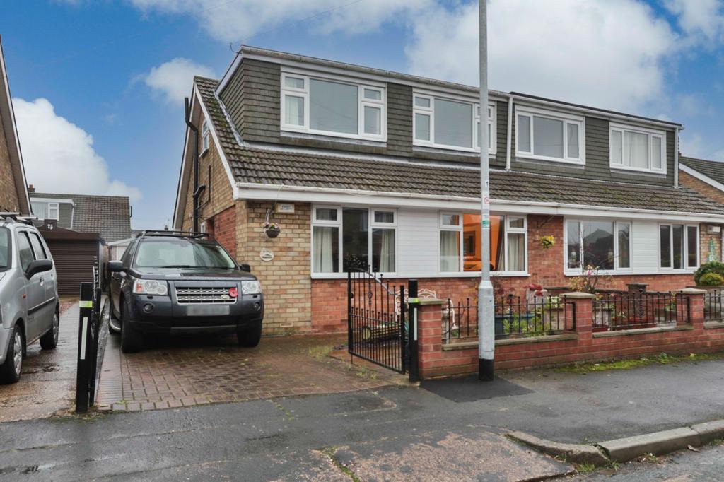 Langdale Drive, Keyingham, Hull, HU12 3 bed bungalow - £160,000