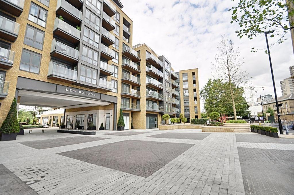 8 Kew Bridge Road, Brentford TW8 2 bed apartment to rent - £3,075 pcm ...