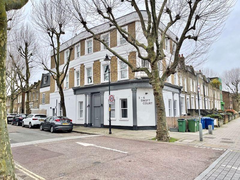 Alma Grove, SE1 3 bed apartment - £2,850 pcm (£658 pw)