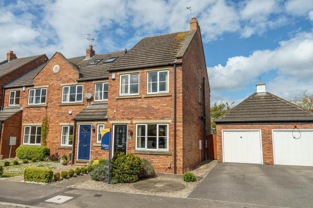 Kerrside, Off Shipton Road, York, YO30 2 bed end of terrace house - £ ...