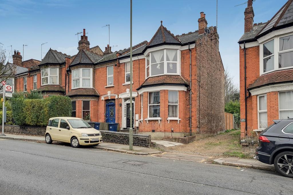 Dollis Road, Finchley, London, N3 1RG 1 bed flat - £1,450 pcm (£335 pw)