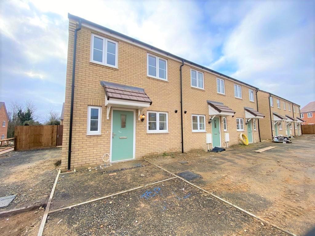 Garrard Close, Luton, Beds, LU3 2FE 2 bed end of terrace house - £285,000