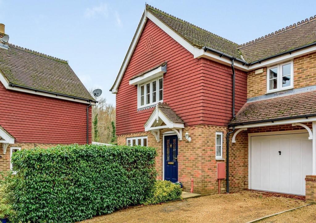Coppice Place, Wormley, Godalming, GU8 3 bed semi-detached house - £525,000