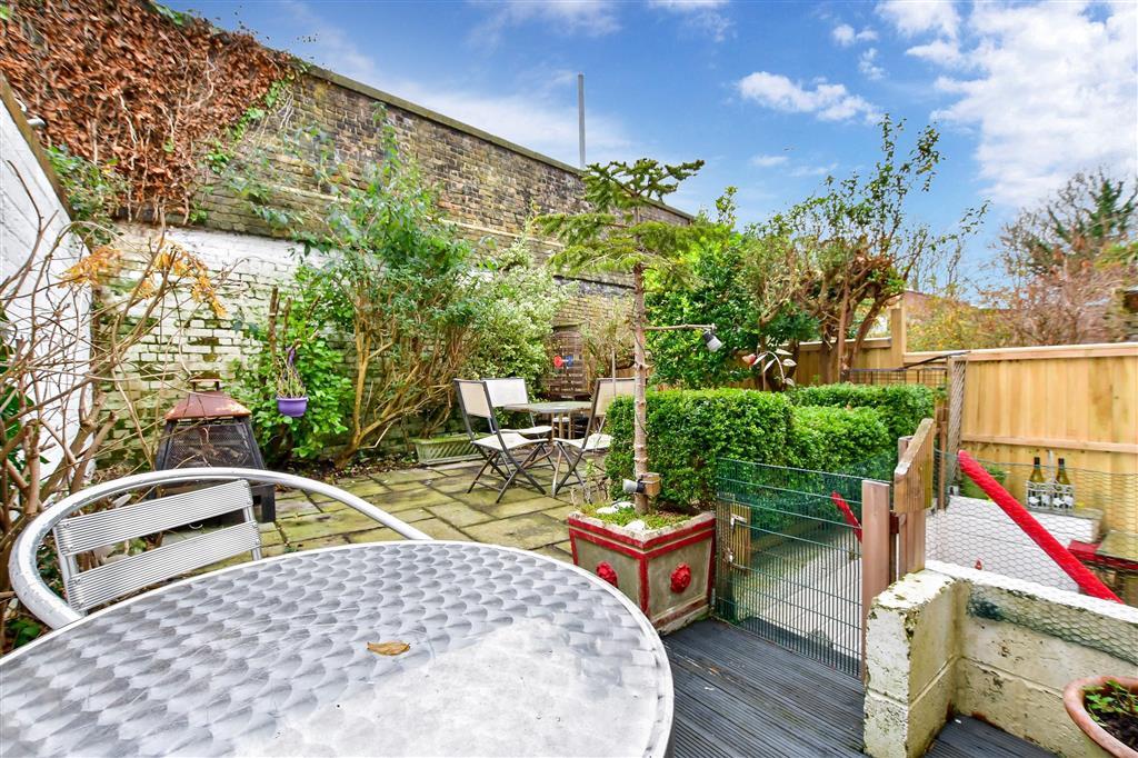 Queen Street, Deal, Kent 4 bed terraced house - £425,000