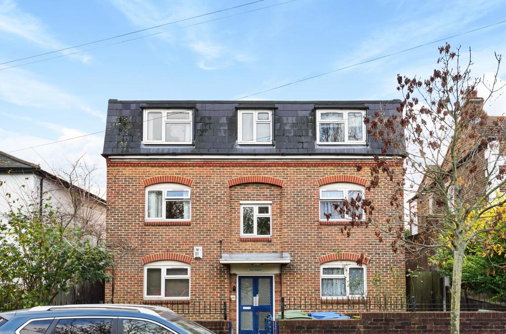 Commercial Way Peckham SE15 1 bed flat - £310,000