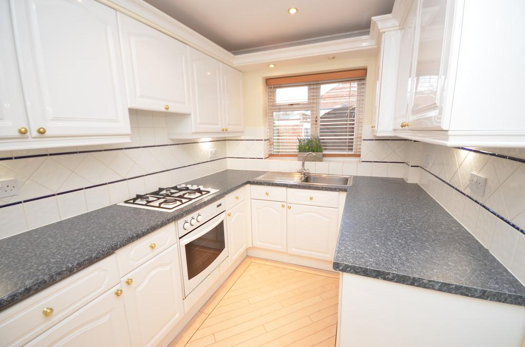 Frimley Green 3 bed semi-detached house - £1,500 pcm (£346 pw)