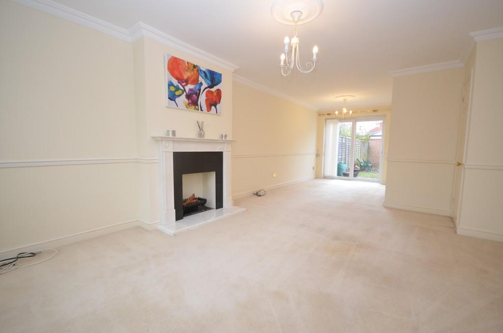 Frimley Green 3 bed semi-detached house - £1,500 pcm (£346 pw)