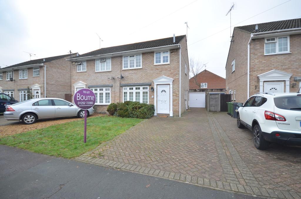 Frimley Green 3 bed semi-detached house - £1,500 pcm (£346 pw)