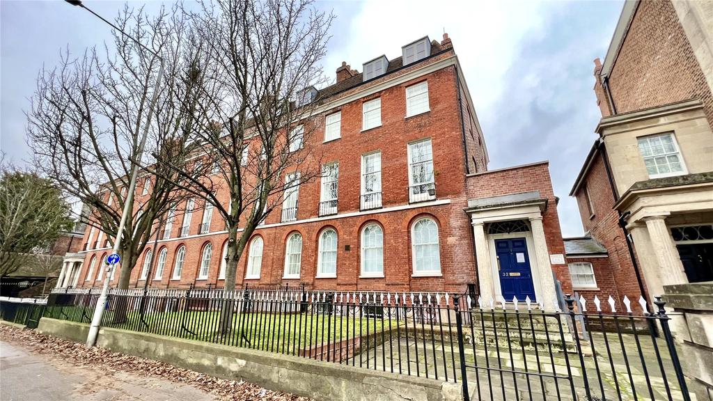 London Road, Reading, Berkshire, RG1 2 bed apartment - £300,000
