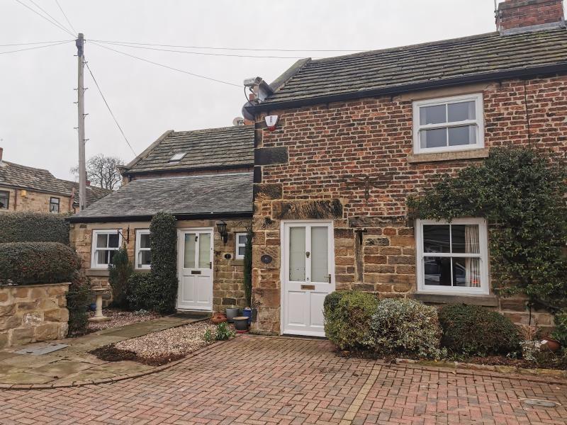 PRIORY SQUARE, WALTON, WAKEFIELD, WF2... 2 bed cottage - £800 pcm (£185 pw)