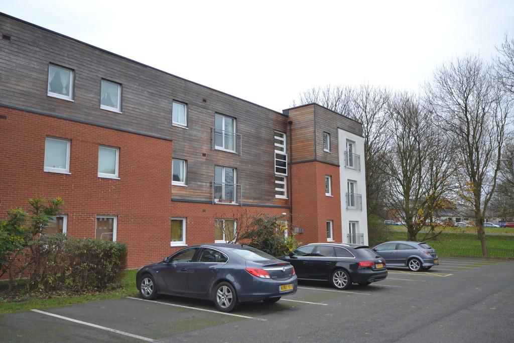 Manchester Court, Federation Road... 2 bed apartment - £45,000