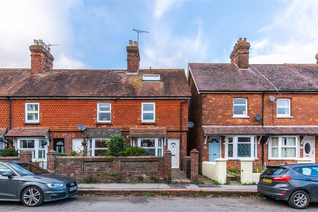 Framfield Road Uckfield 2 Bed Semi Detached House £330 000