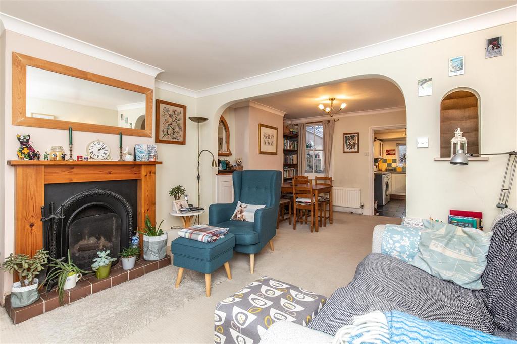 Framfield Road Uckfield 2 Bed Semi Detached House £330 000