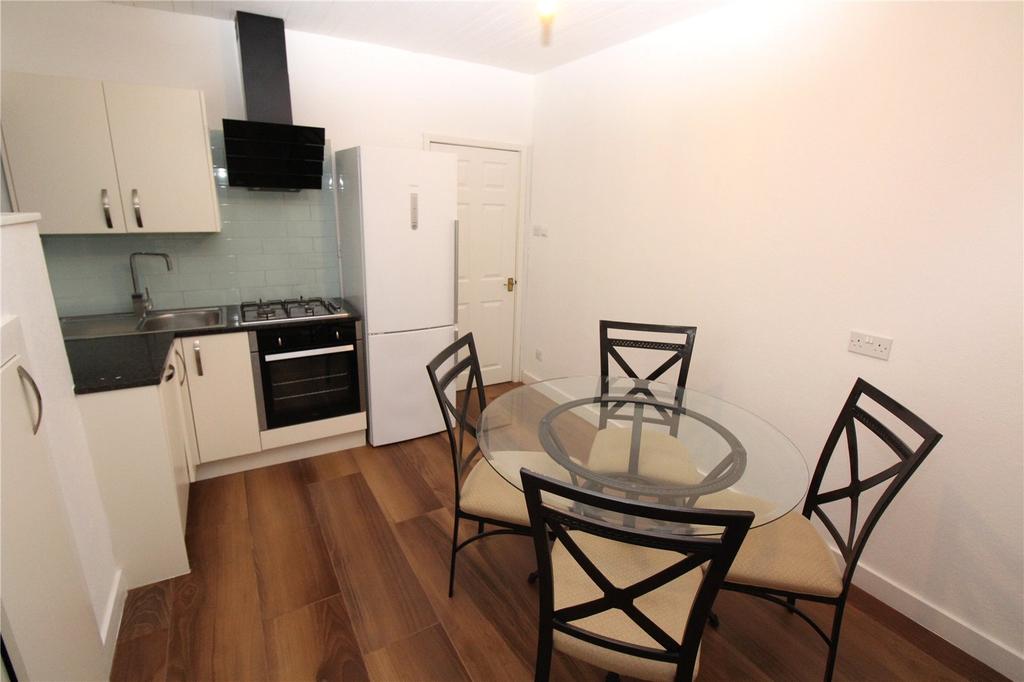 Balgores Square, Romford, RM2 2 bed maisonette - £1,250 pcm (£288 pw)