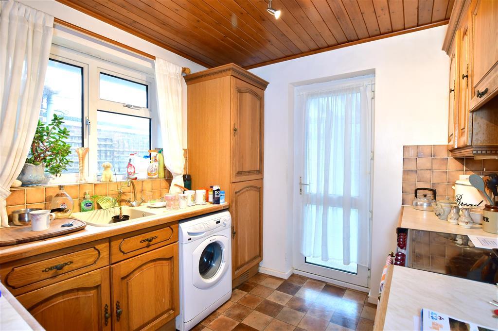 Ryecroft Meadow, Mannings Heath... 2 bed detached bungalow - £450,000