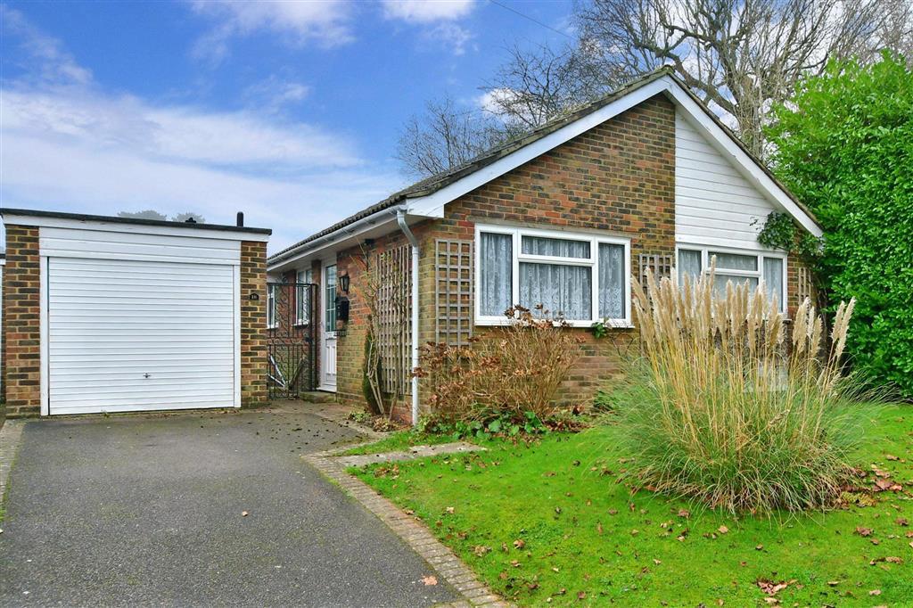 Ryecroft Meadow, Mannings Heath... 2 bed detached bungalow - £450,000
