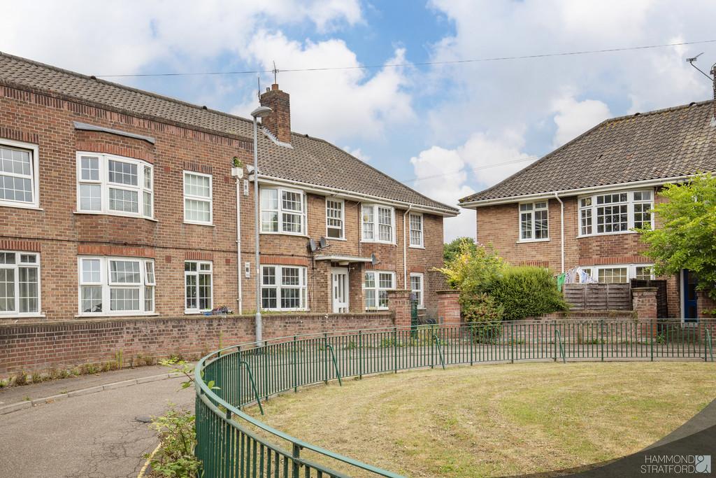 Talbot Square, Norwich 2 bed apartment - £160,000