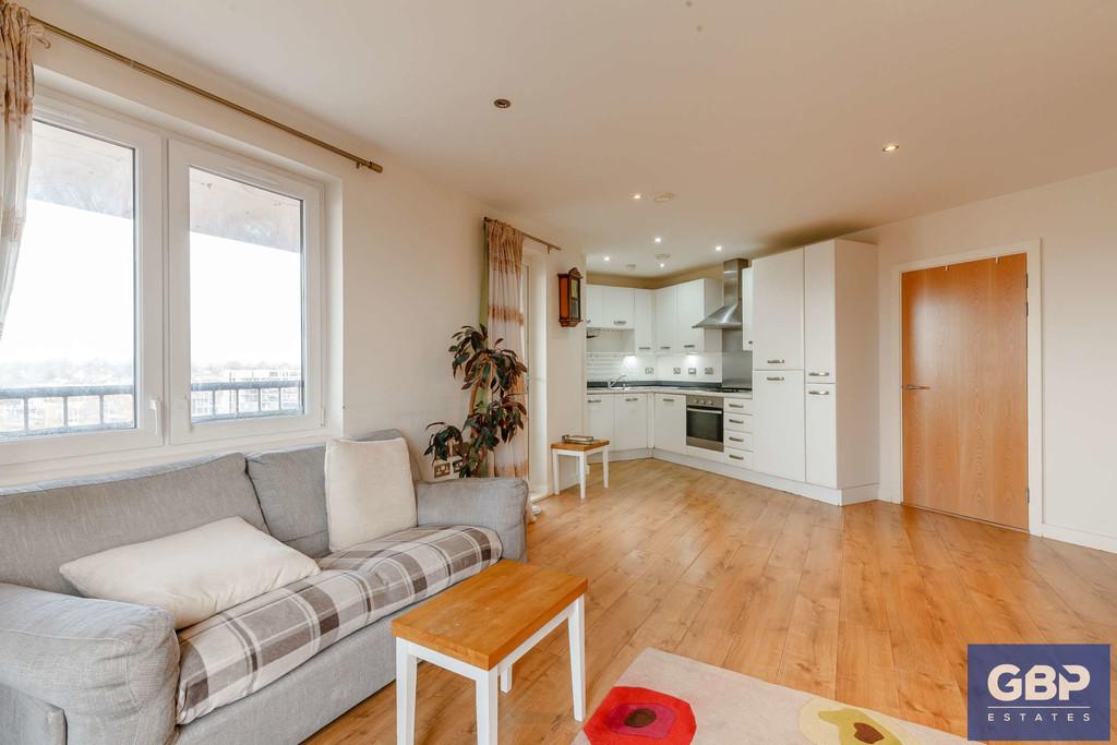 Leyland Court, Angel Way, Romford 2 bed apartment - £300,000