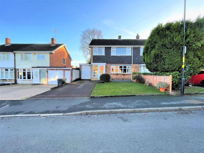 Longmeadow Close Sutton Coldfield 3 Bed Semi Detached House £325 000