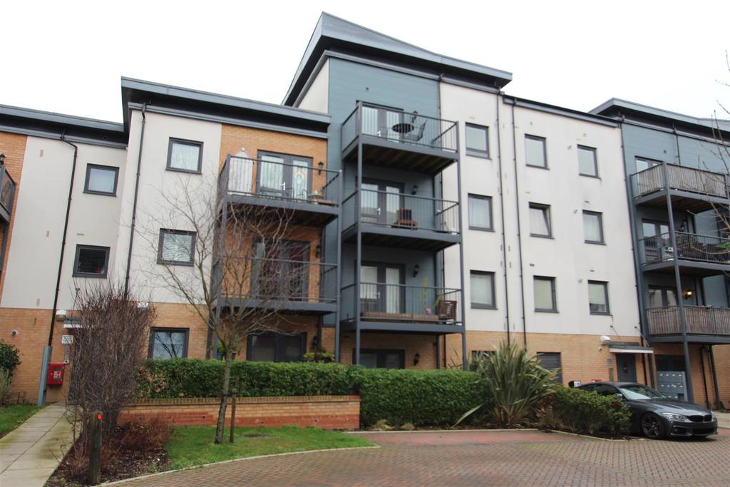 Shingly Place, North Chingford 2 bed flat - £355,000
