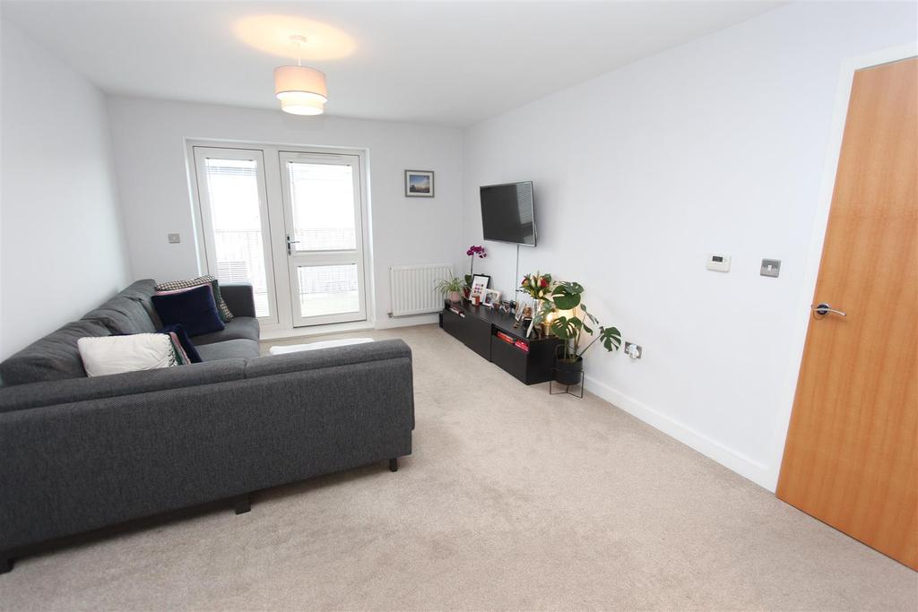 Shingly Place, North Chingford 2 bed flat - £355,000