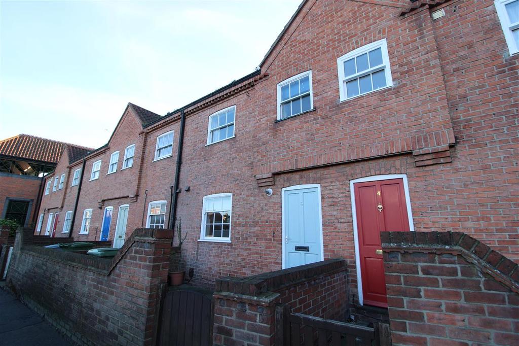 Queens Road, Newark 2 bed terraced house - £135,000