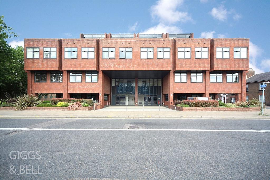 Flowers Way, Luton, LU1 2 bed apartment - £200,000