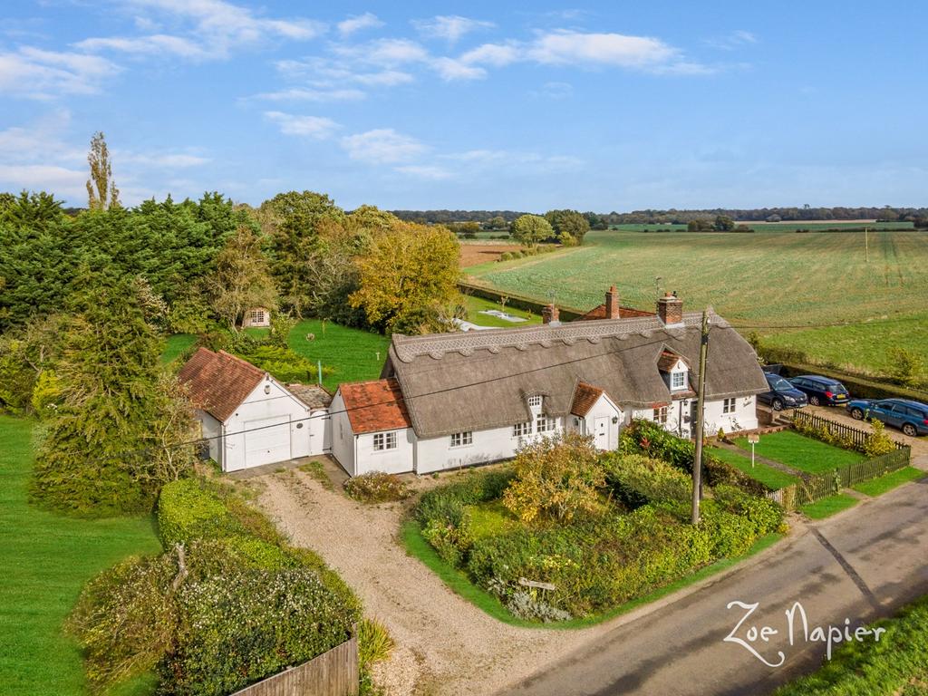 Stisted 3 bed country house - £600,000