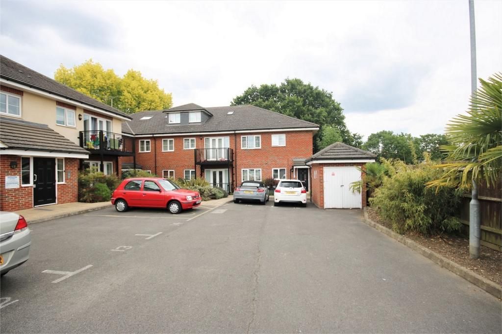 Caxton Court, 4 Cottonham Close... 2 bed flat - £1,650 pcm (£381 pw)