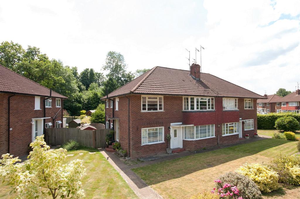 Swan Mill Gardens, Pixham, Dorking, RH4 3 bed maisonette - £1,700 pcm ...