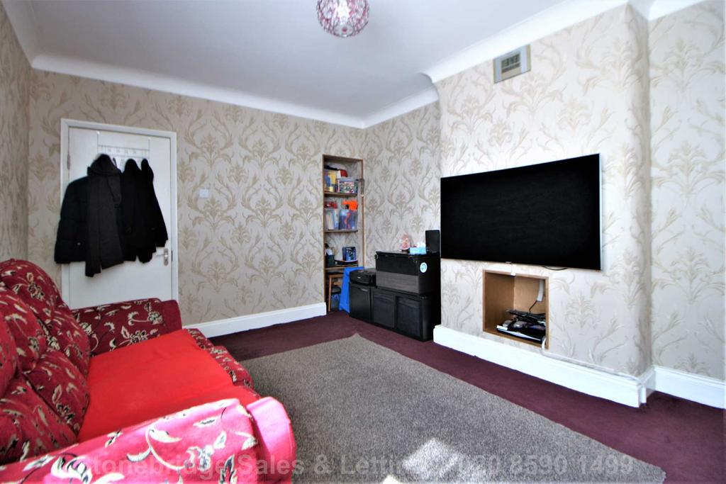 Clova Road, Forest Gate, E7 2 bed flat - £285,000