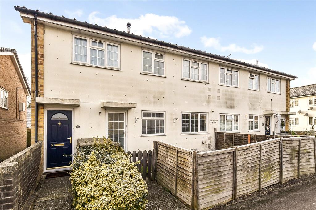 Oak Tree Court, Midhurst, West Sussex 2 bed maisonette - £200,000