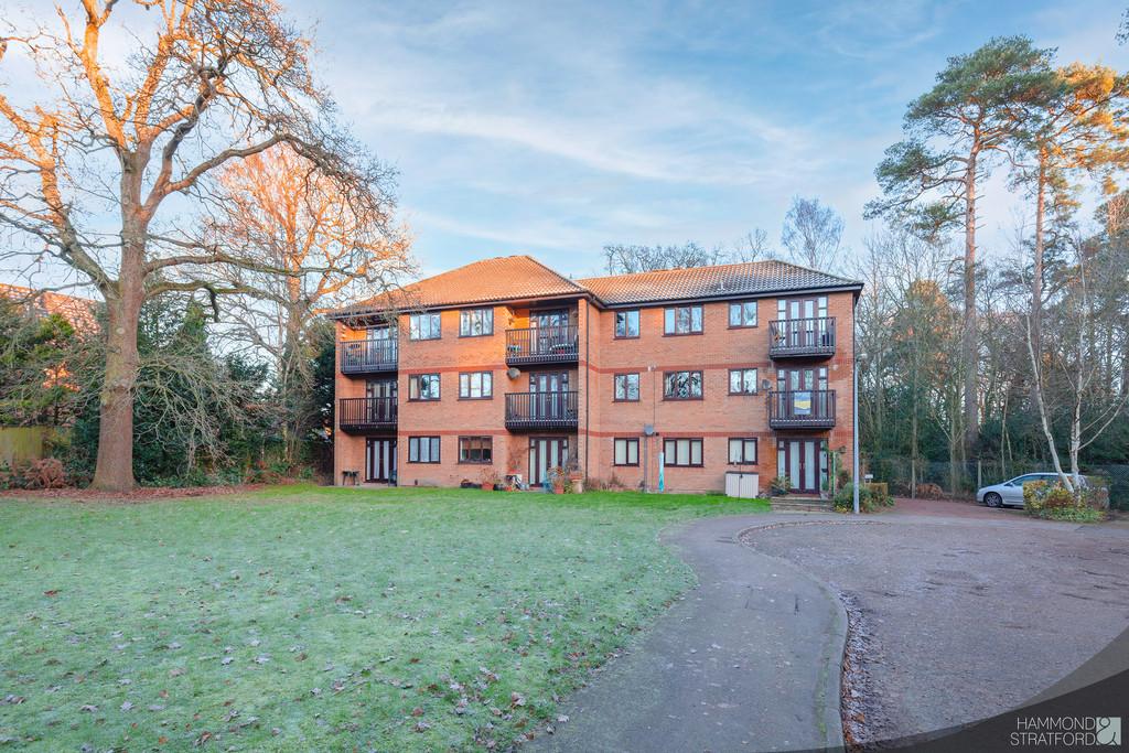 Rowan Court, Plantation Drive 2 bed apartment - £150,000