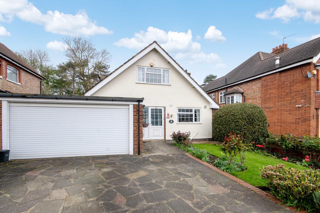 West End Avenue, Pinner HA5 5 bed detached house - £1,195,000