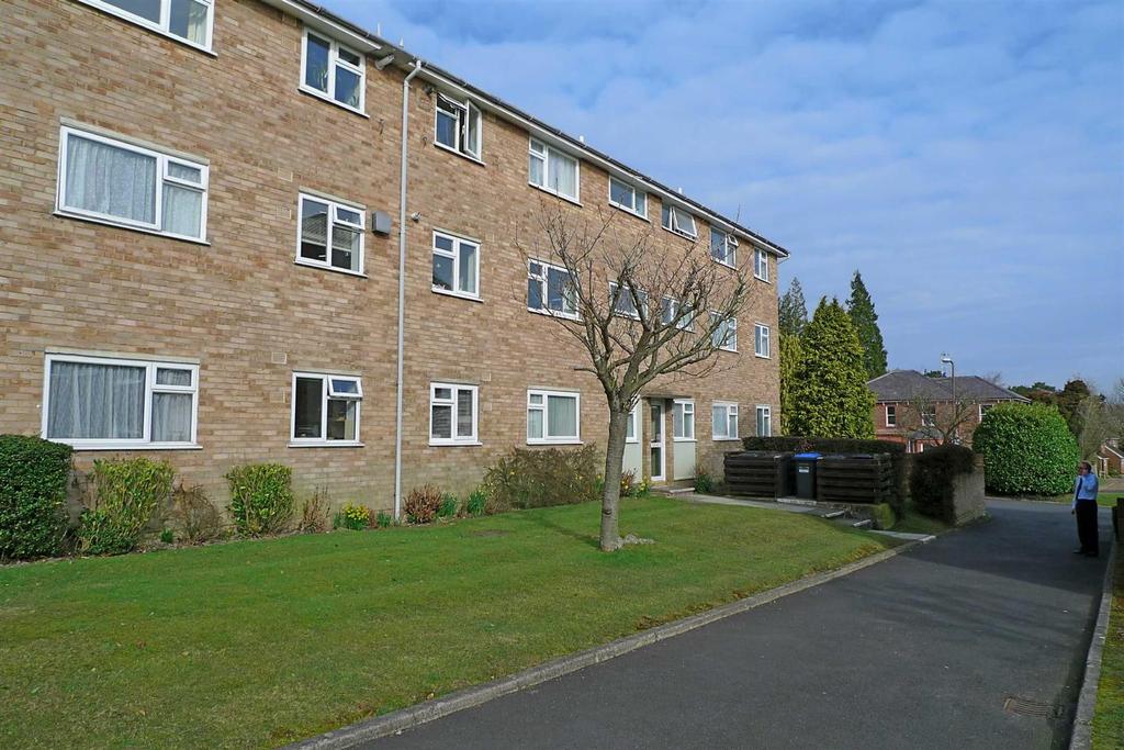 Sharrow Close, Heath Road, Haywards Heath 2 bed flat - £189,950