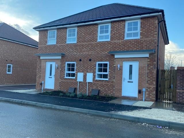 Doncaster DN2 2 bed semi-detached house - £800 pcm (£185 pw)