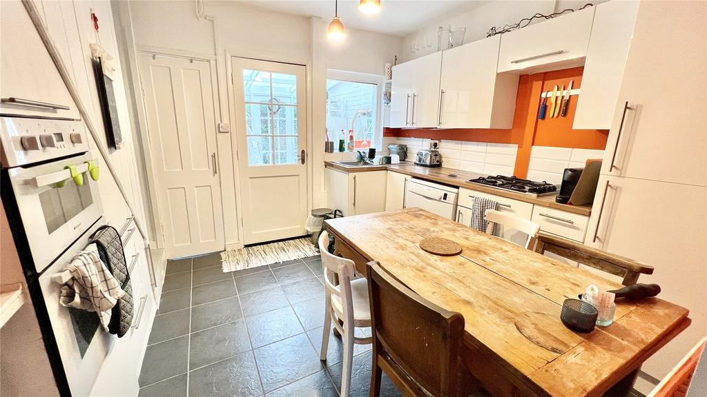 Granby Gardens Reading Berkshire Rg1 3 Bed Terraced House £300 000