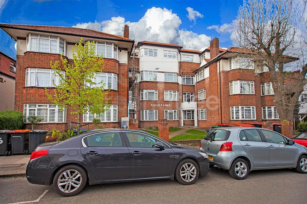 Crest Court, The Crest, Hendon, NW4 1 bed flat - £1,300 pcm (£300 pw)